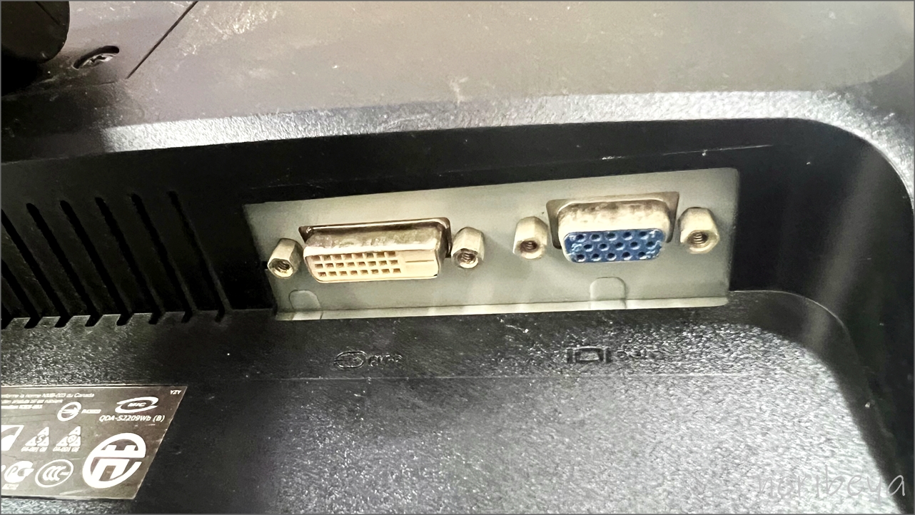 DVI･D-Sub15ピンのモニターでデュアルモニターにするやり方。古いモニターと新しいPCを繋いでデュアルディスプレイにする【PC･HDMI･Display Port･Amazonベーシック ...